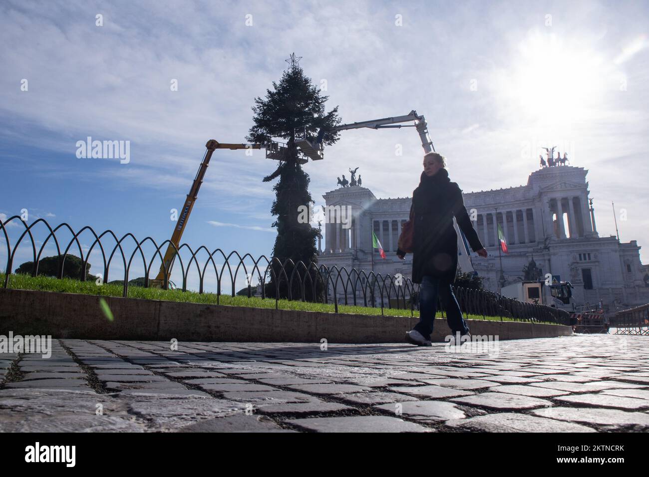 Rome, Italy. 29th Nov, 2022. A moment of setting up Christmas Tree in ...