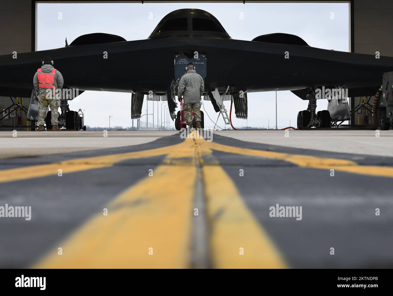 Crew chiefs assigned to the 131st Bomb Wing and 509th Bomb Wing prepare ...