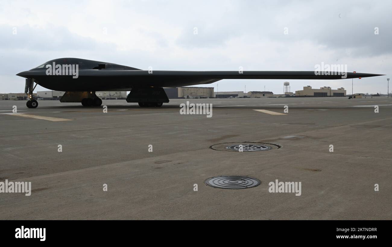 A B-2 Spirit stealth bomber prepares for take off at Whiteman Air Force ...