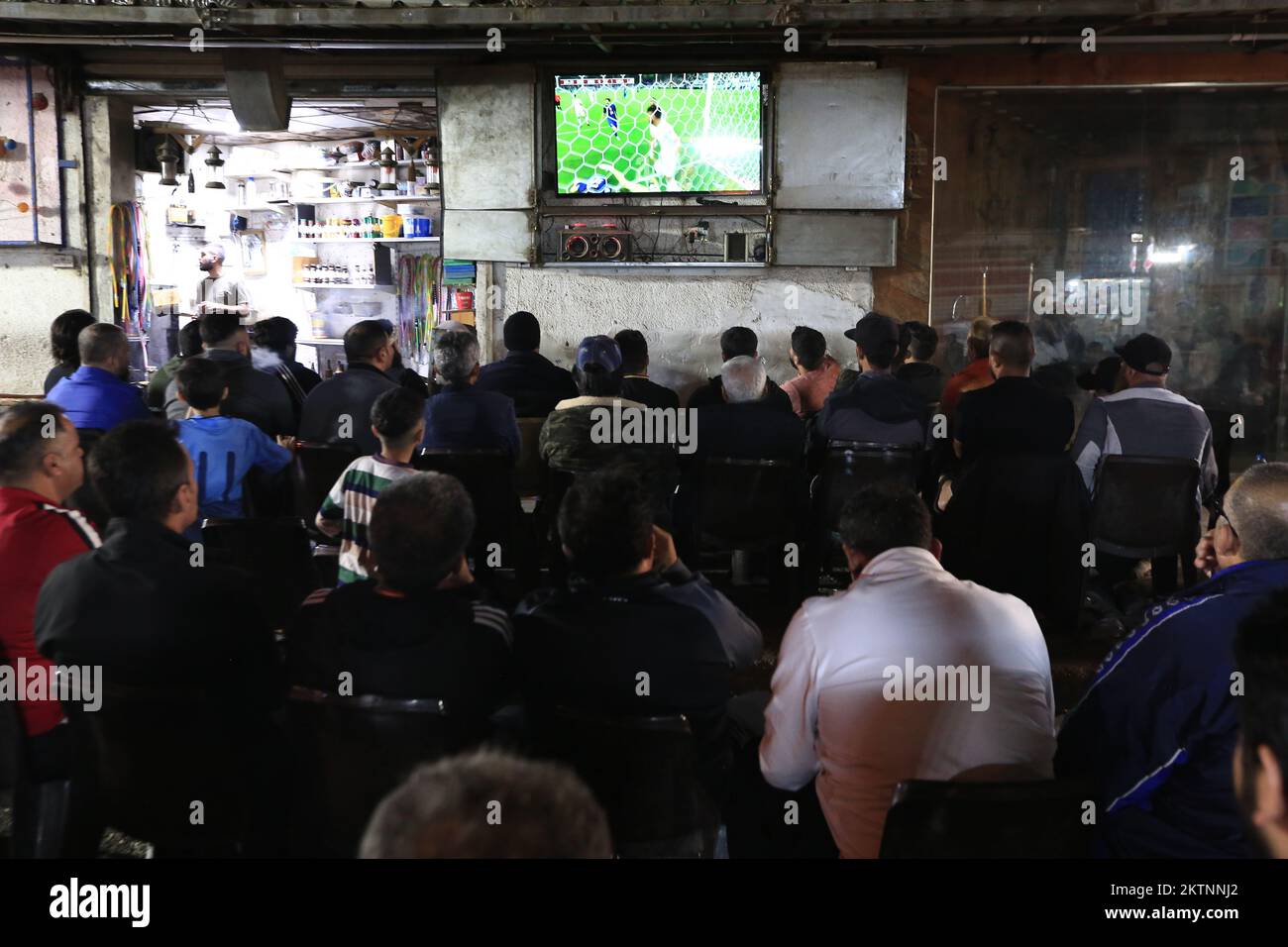 Baghdad, Iraq. 29th Nov, 2022. People watch the FIFA World Cup Qatar ...