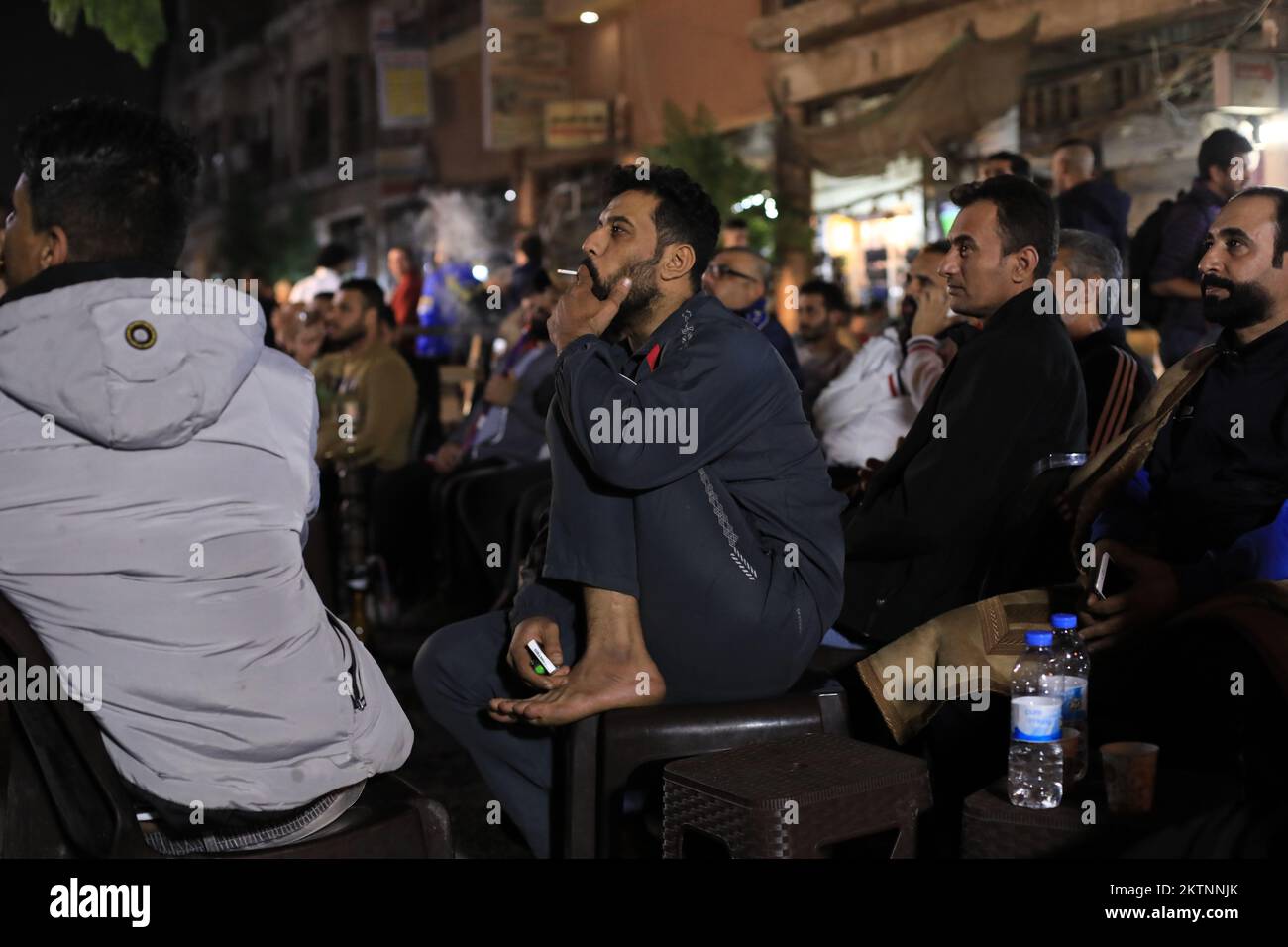 Baghdad, Iraq. 29th Nov, 2022. People watch the FIFA World Cup Qatar ...