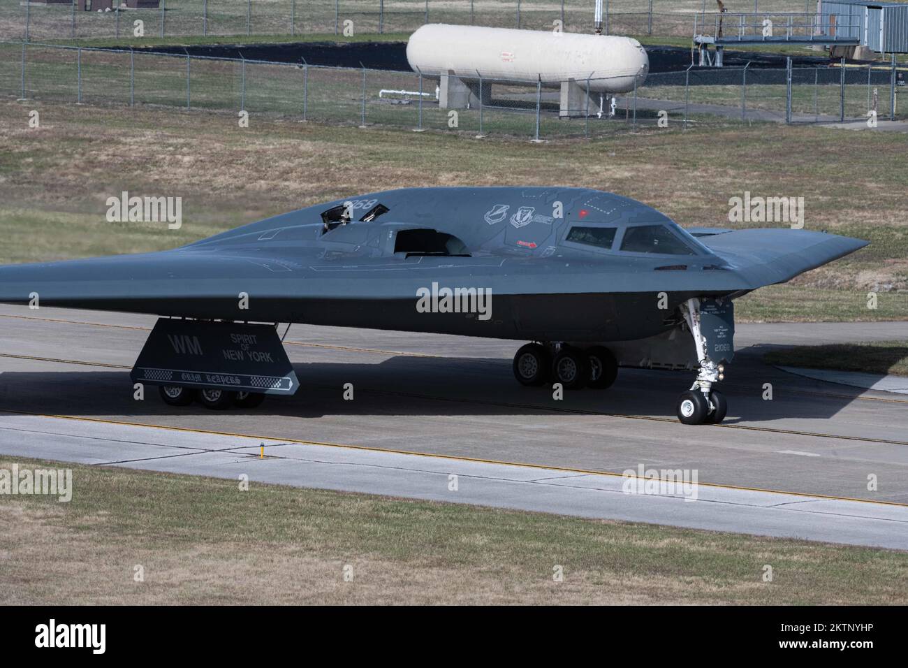 B-2 Spirit stealth bombers assigned to Whiteman Air Force Base taxi and ...