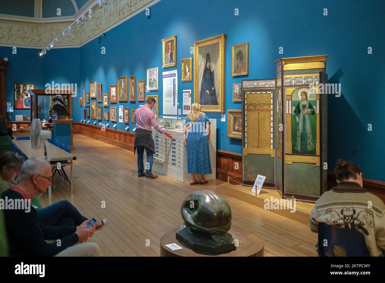 Gallery style display hi-res stock photography and images - Alamy