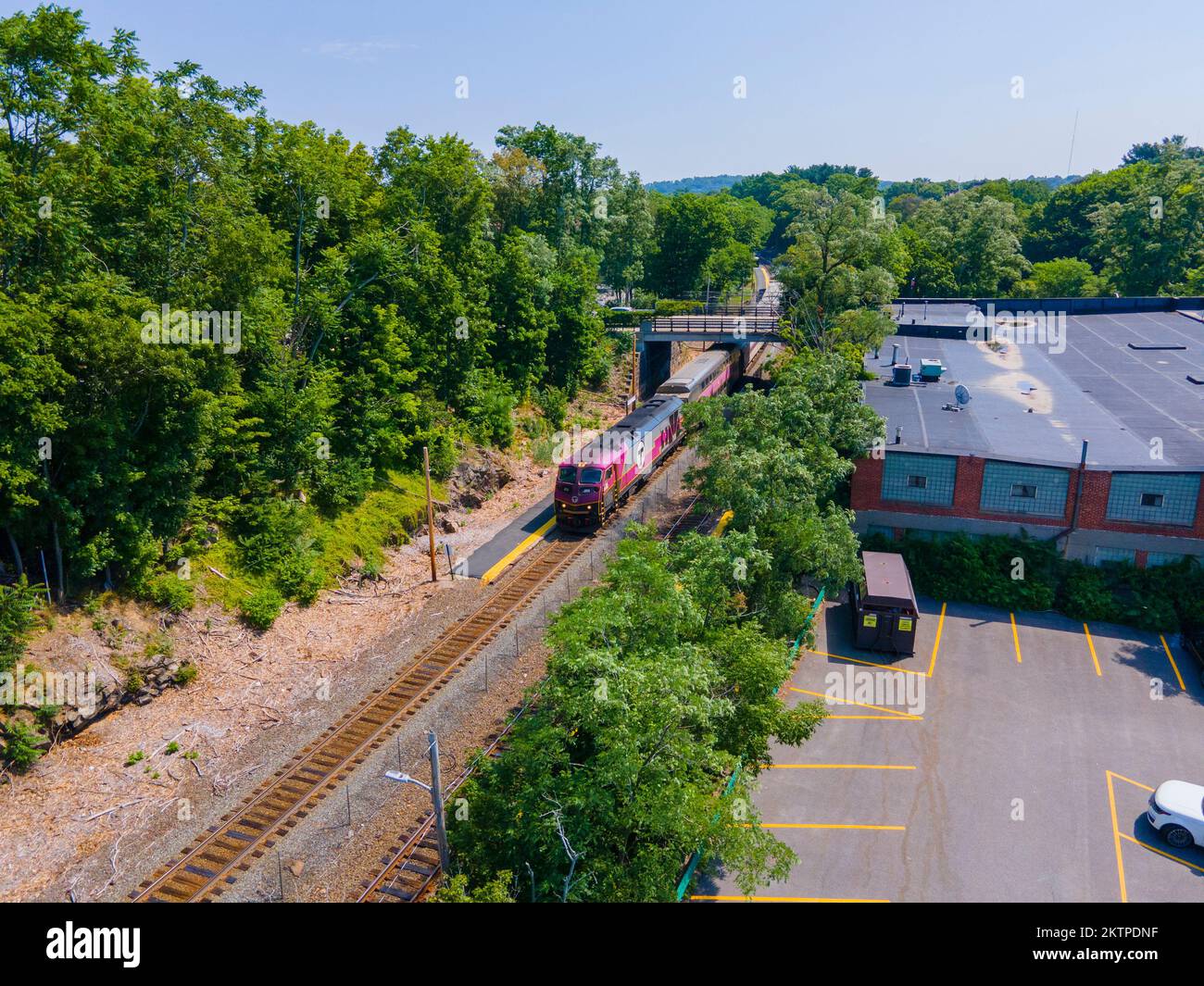 MBTA Commuter Rail #2033 MPI HSP46 locomotive leaving from Wellesley ...