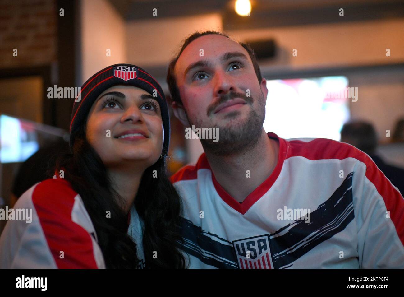 Mens soccer tv hi-res stock photography and images - Alamy