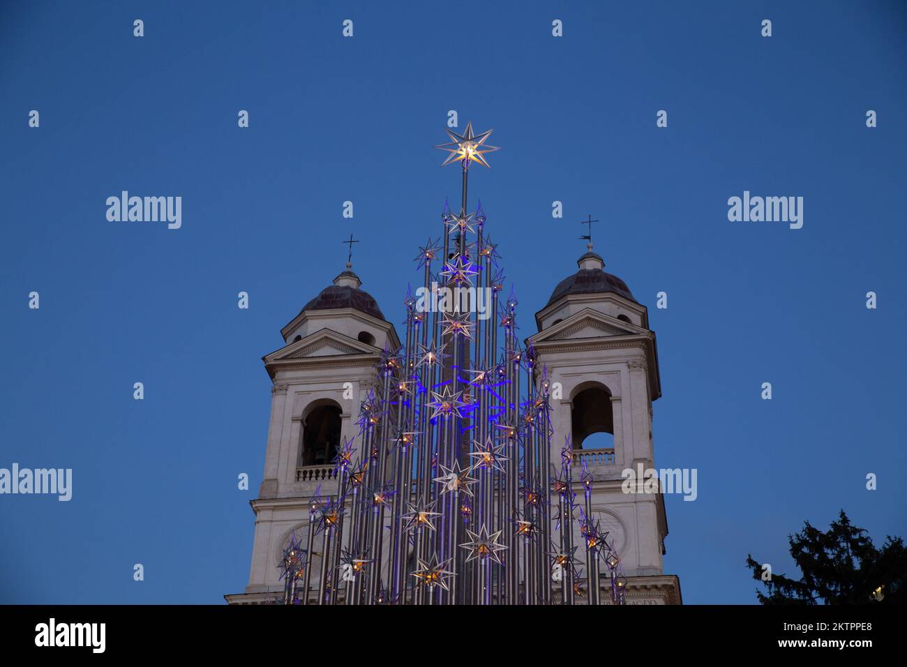 Rome, Italy. 29th Nov, 2022. View of Christmas tree on the Spanish ...