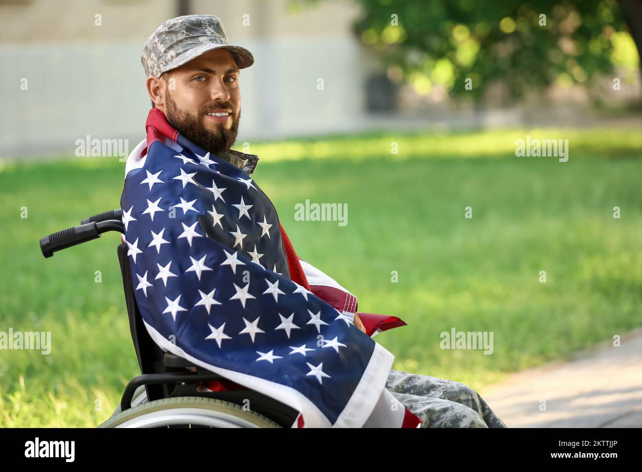 Young soldier in wheelchair with USA flag outdoors Stock Photo - Alamy