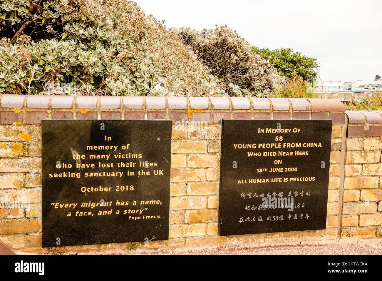 Dover migrants dinghy hi-res stock photography and images - Alamy