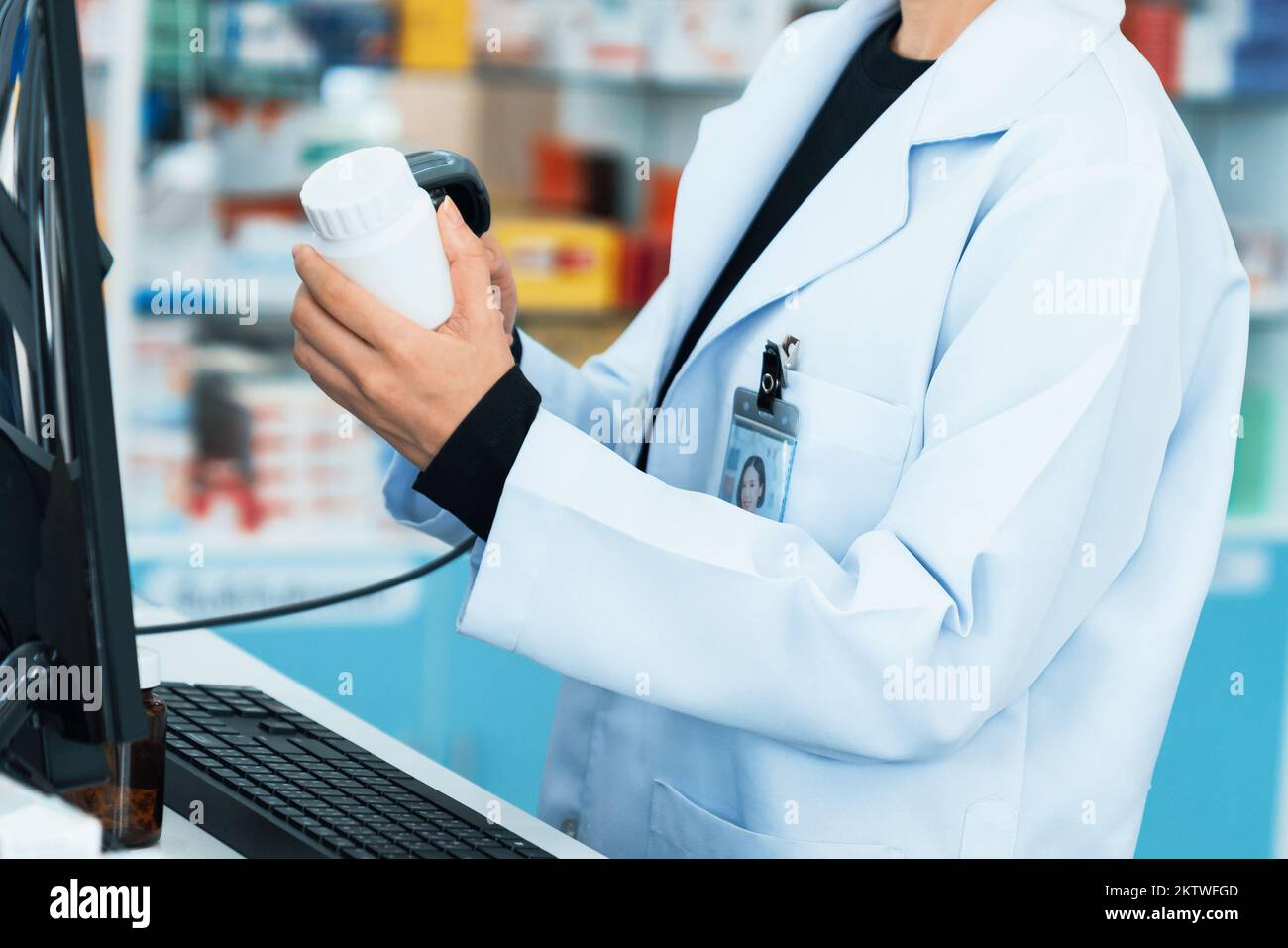 Woman scanning barcode pharmacy hi-res stock photography and images - Alamy