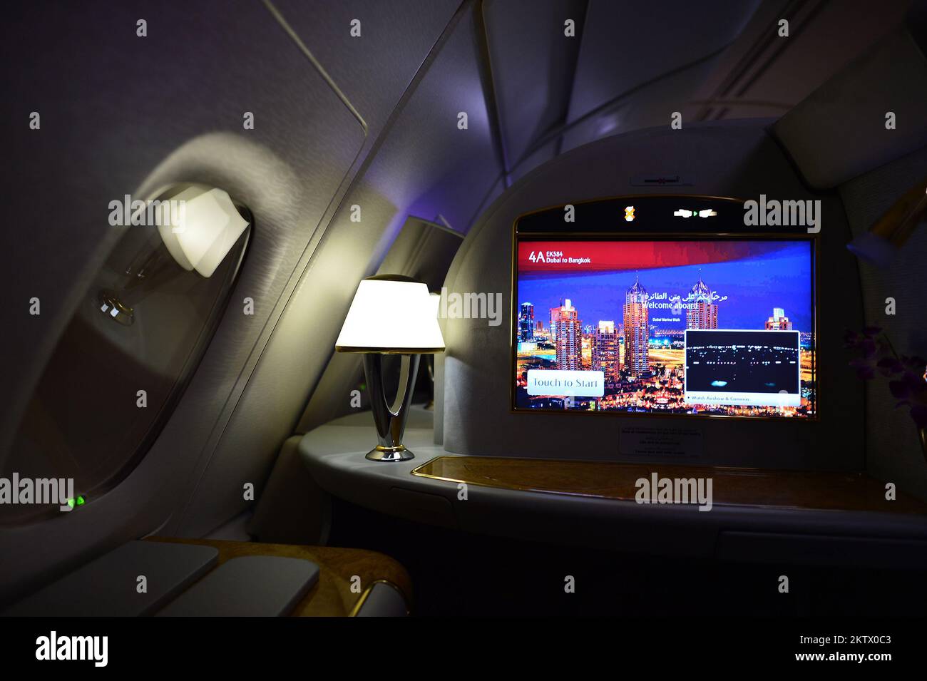 United airlines first class cabin hi-res stock photography and images ...