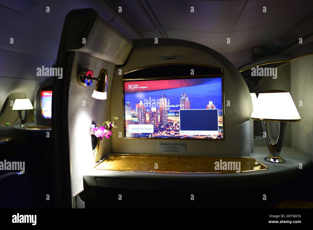 United airlines first class cabin hi-res stock photography and images ...
