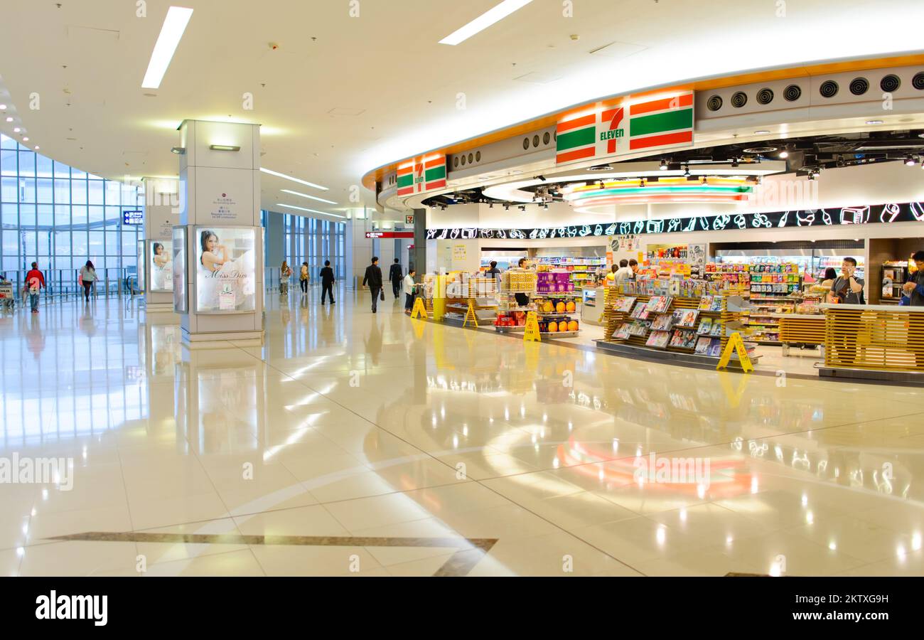 7 eleven hong kong international airport hi-res stock photography and ...