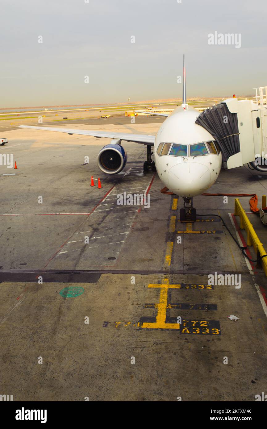 International load lines hi-res stock photography and images - Alamy