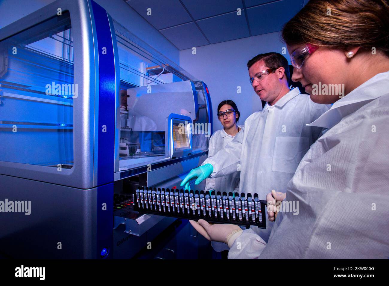 Scientists extracting bacterial DNA in a lab Stock Photo - Alamy