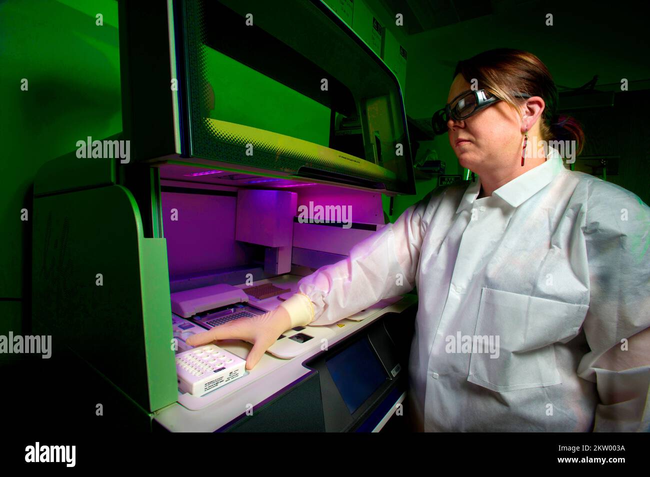 Scientist using a DNA sequencer Stock Photo - Alamy