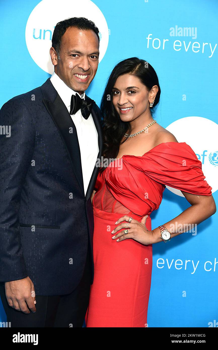 New York, New York, USA. 29/11/2022, Honoree Purvi Padia and husband ...