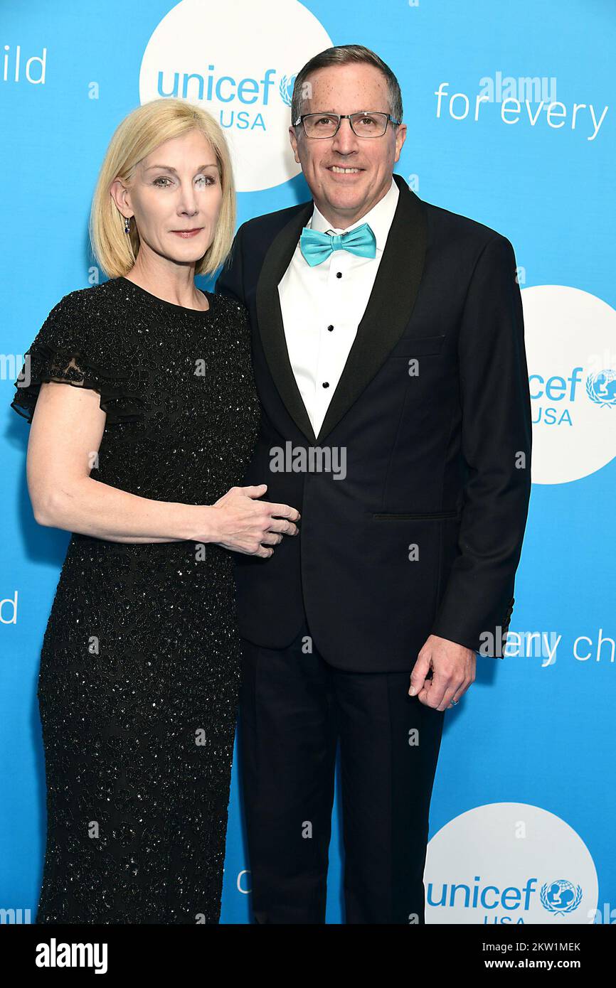 New York, New York, USA. 29/11/2022, Susan Copley and Michael J ...