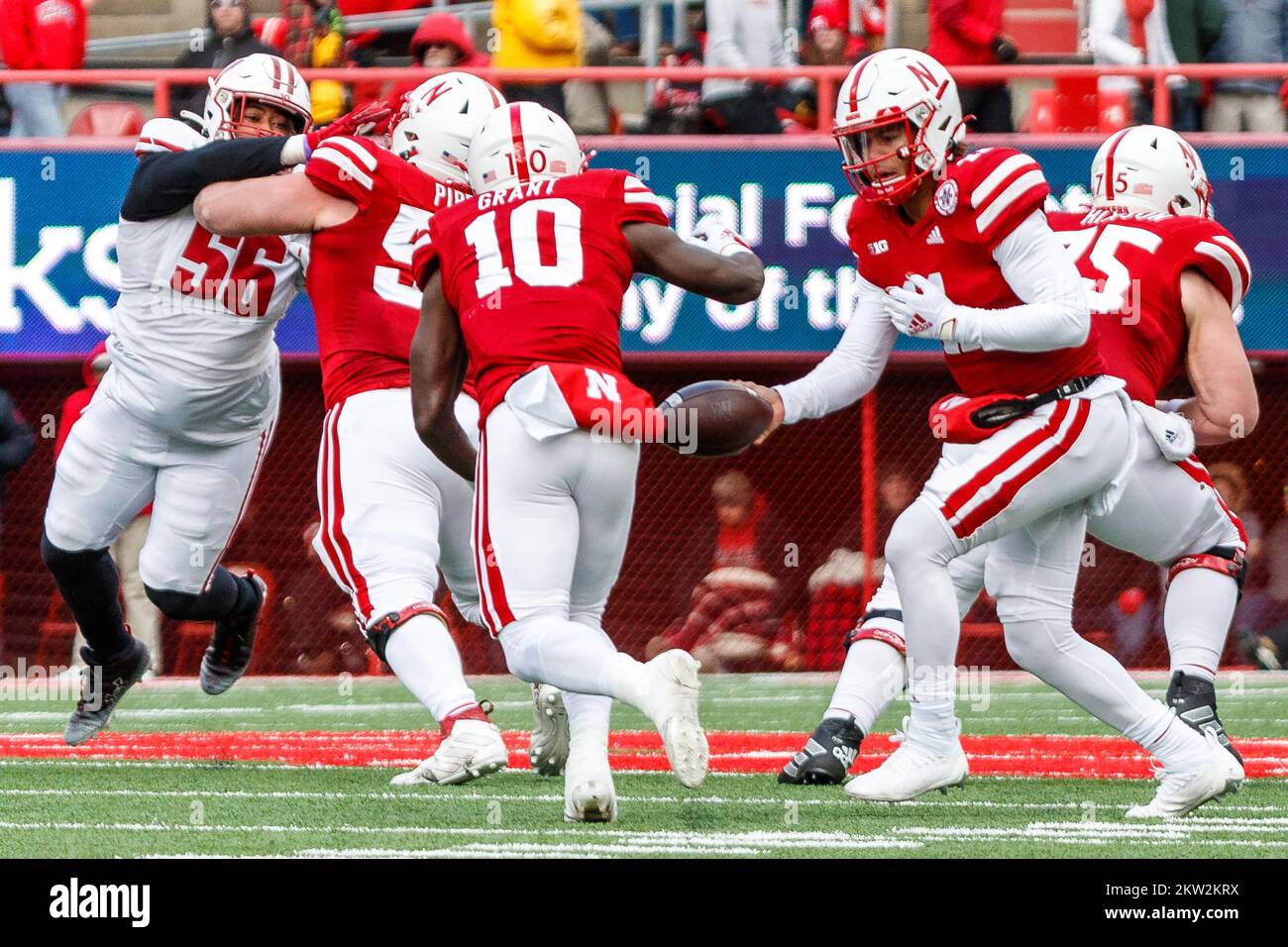 Lincoln, NE. U.S. 19th Nov, 2022. Nebraska Cornhuskers quarterback ...