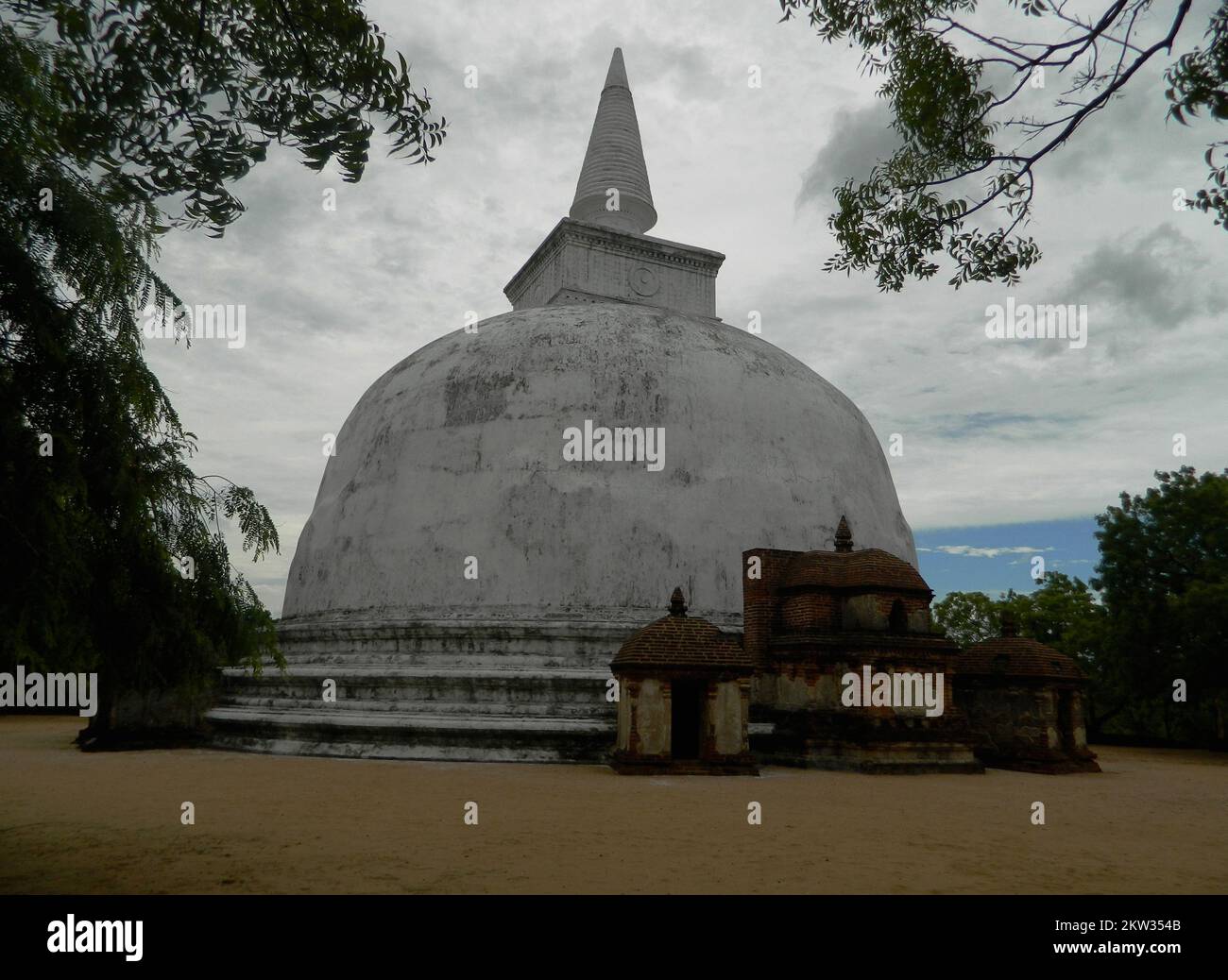 Polonnaruwa is the second kingdom of ancient Sri Lanka. King ...
