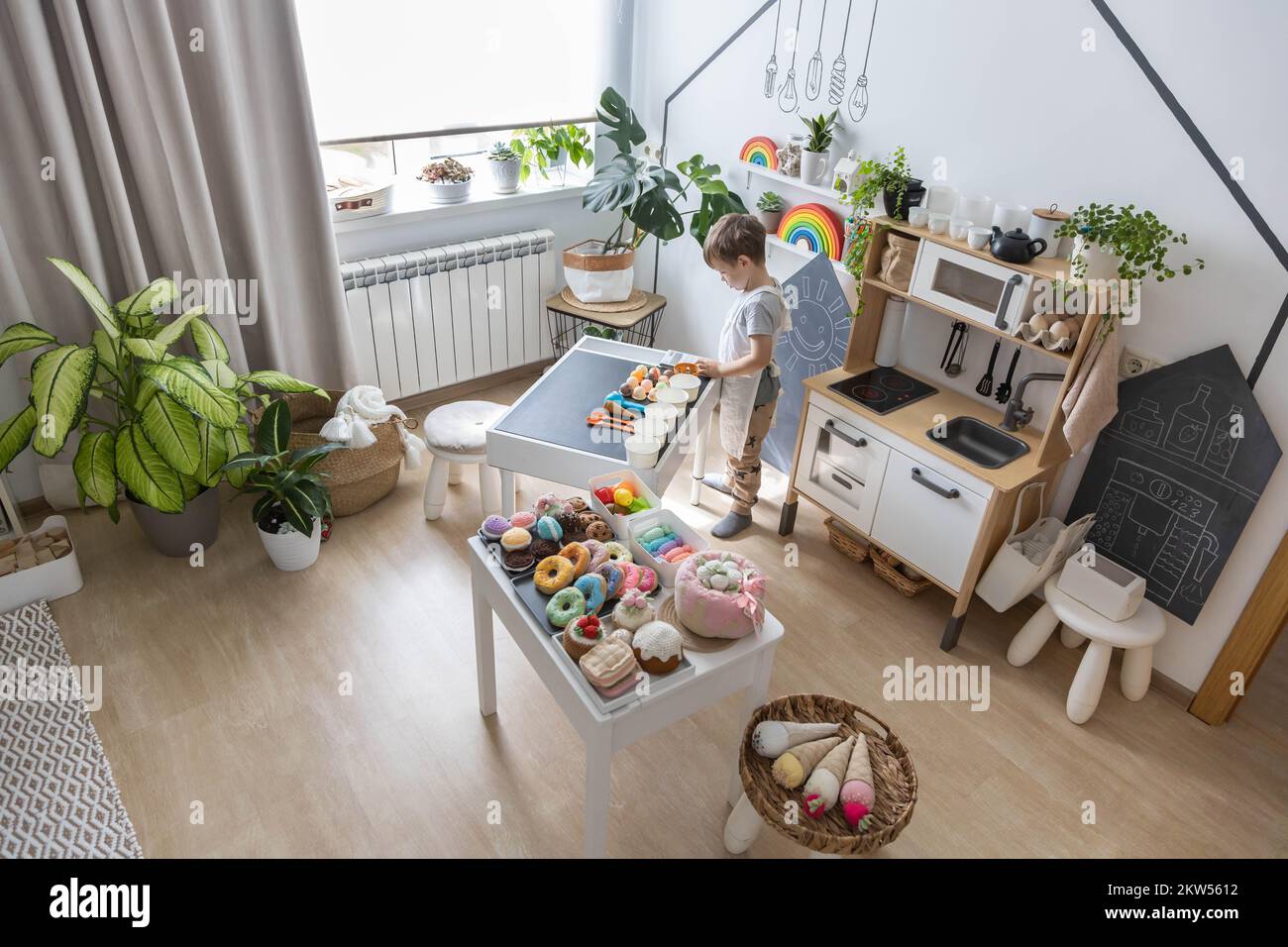 Kid toy cashier hi-res stock photography and images - Alamy