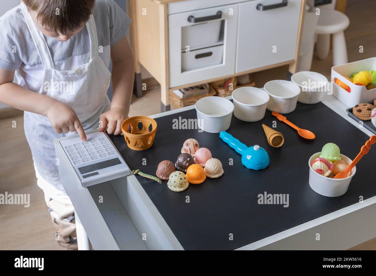 Kid toy cashier hi-res stock photography and images - Alamy