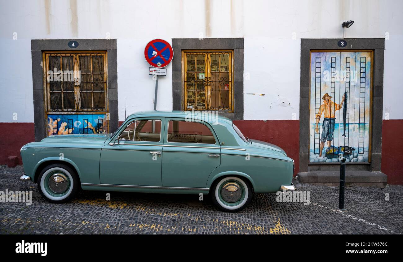 Vintage car in front of a house facade, colourfully painted doors, art project Arte de portas ...
