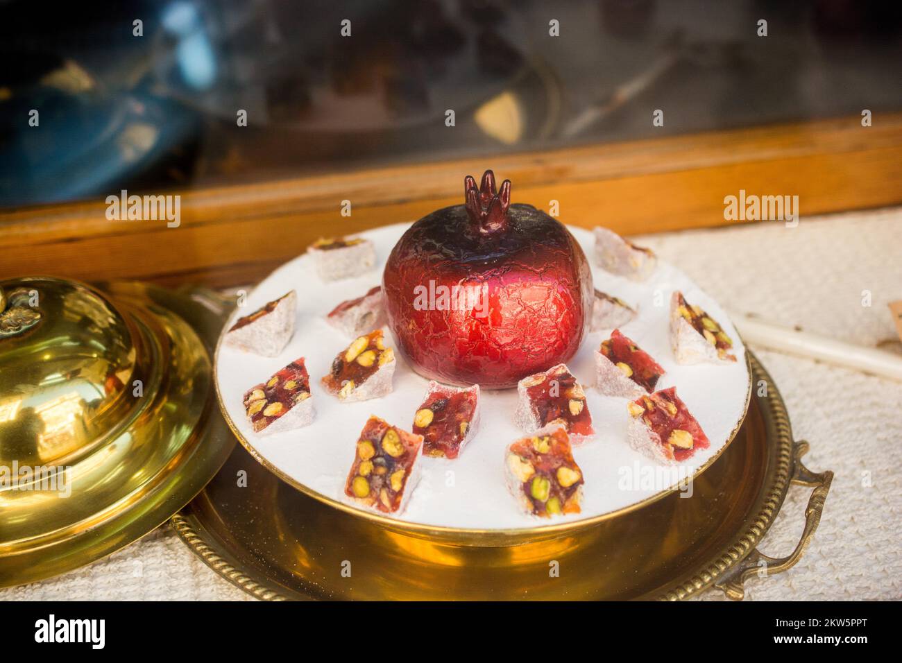 Traditional turkish delight at the bazaar Stock Photo - Alamy