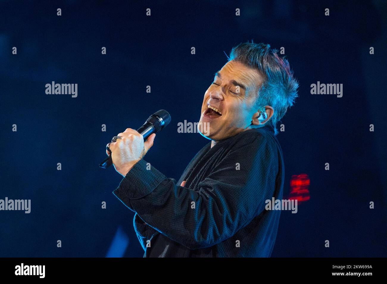 Robbie williams concert hi-res stock photography and images - Alamy