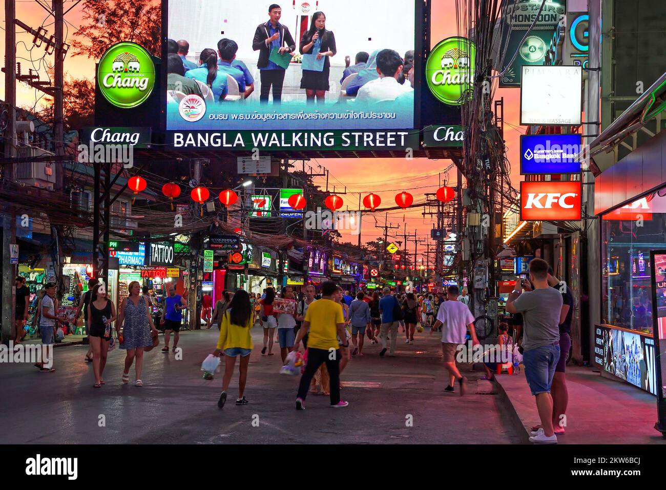 Tourists between bars, shops and restaurants on Bangla Road, party ...