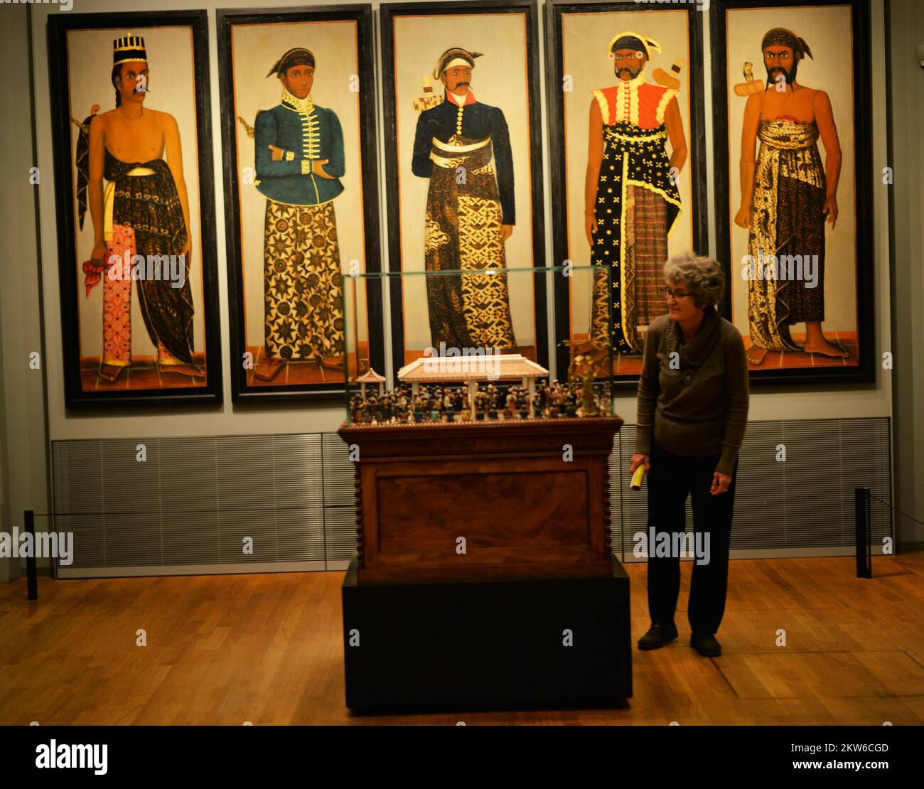 Holland in December. The picture shows: The Imperial Museum. Officials ...