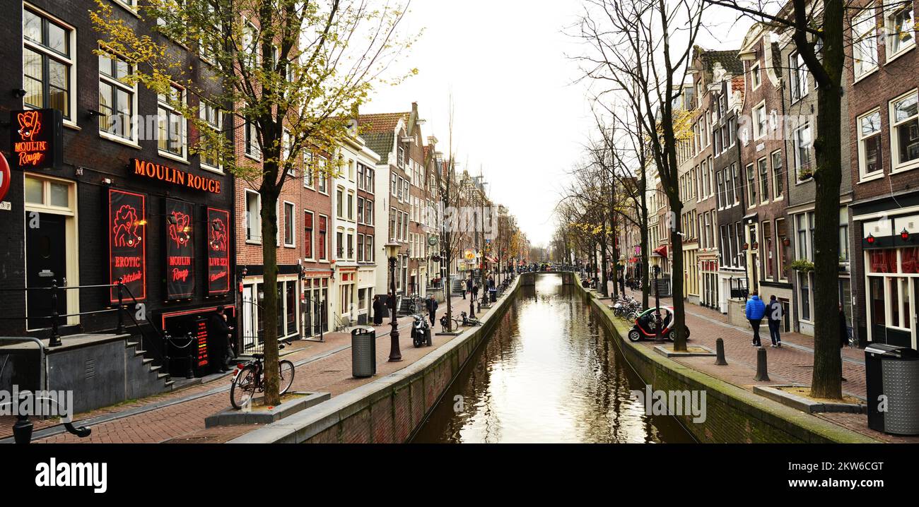 Holland in December. The picture shows: In the red light district, NLD ...