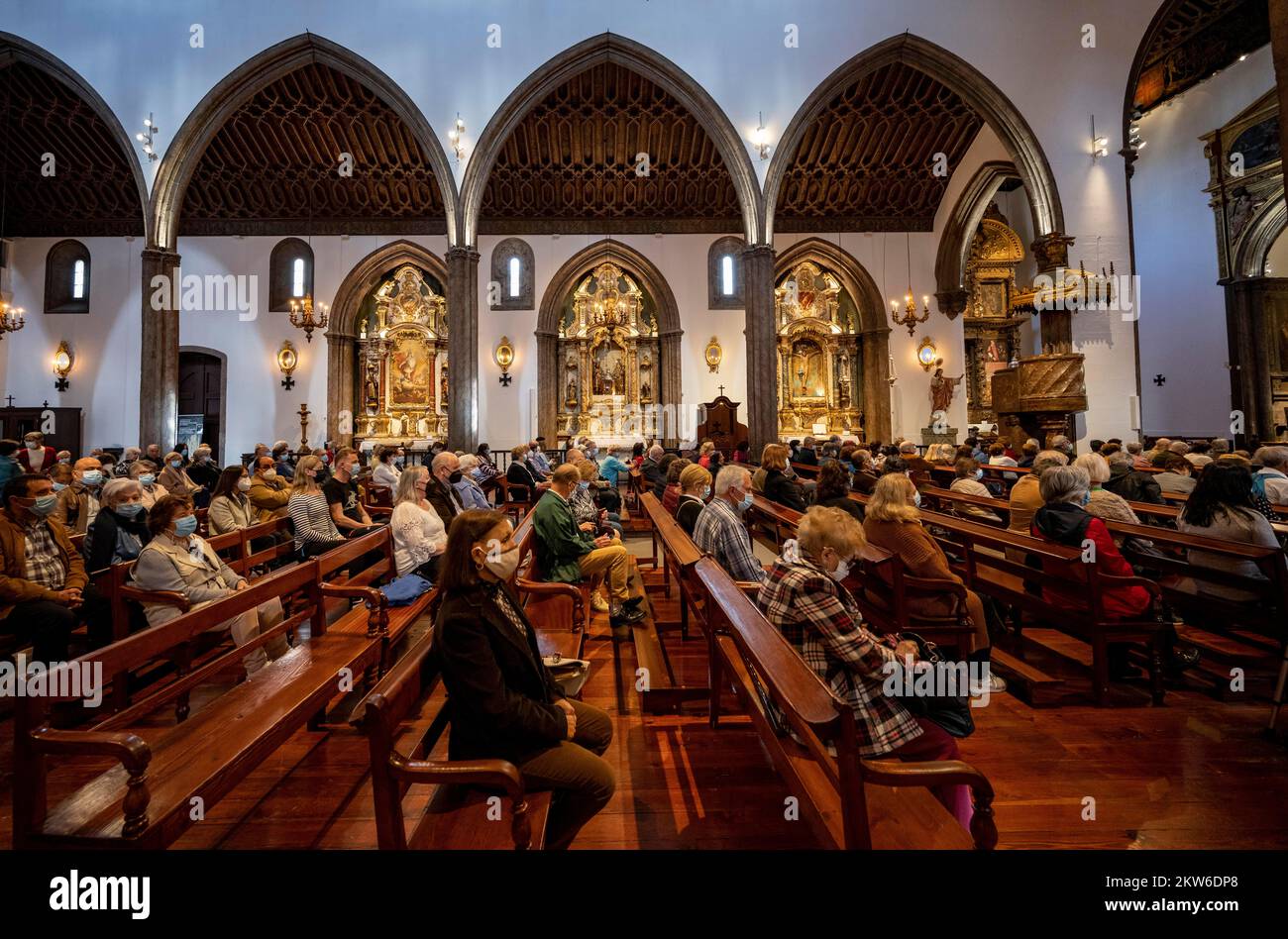 Interior with pews and gilded side altars, Igreja de Nossa Senhora do ...