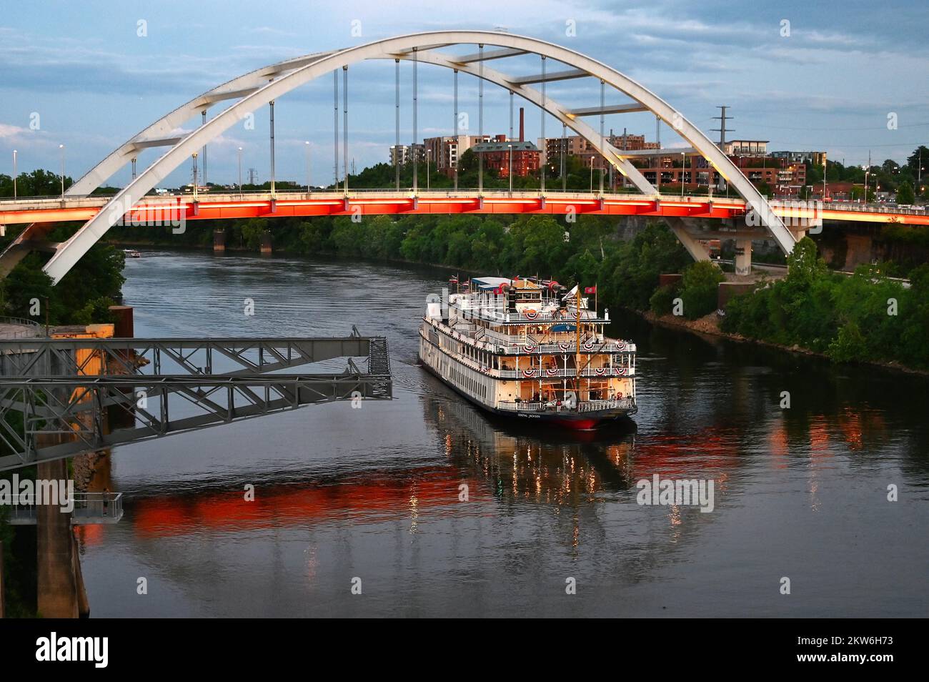 Korean Veterans Memorial Bridge and paddle steamer on the Cumberland ...