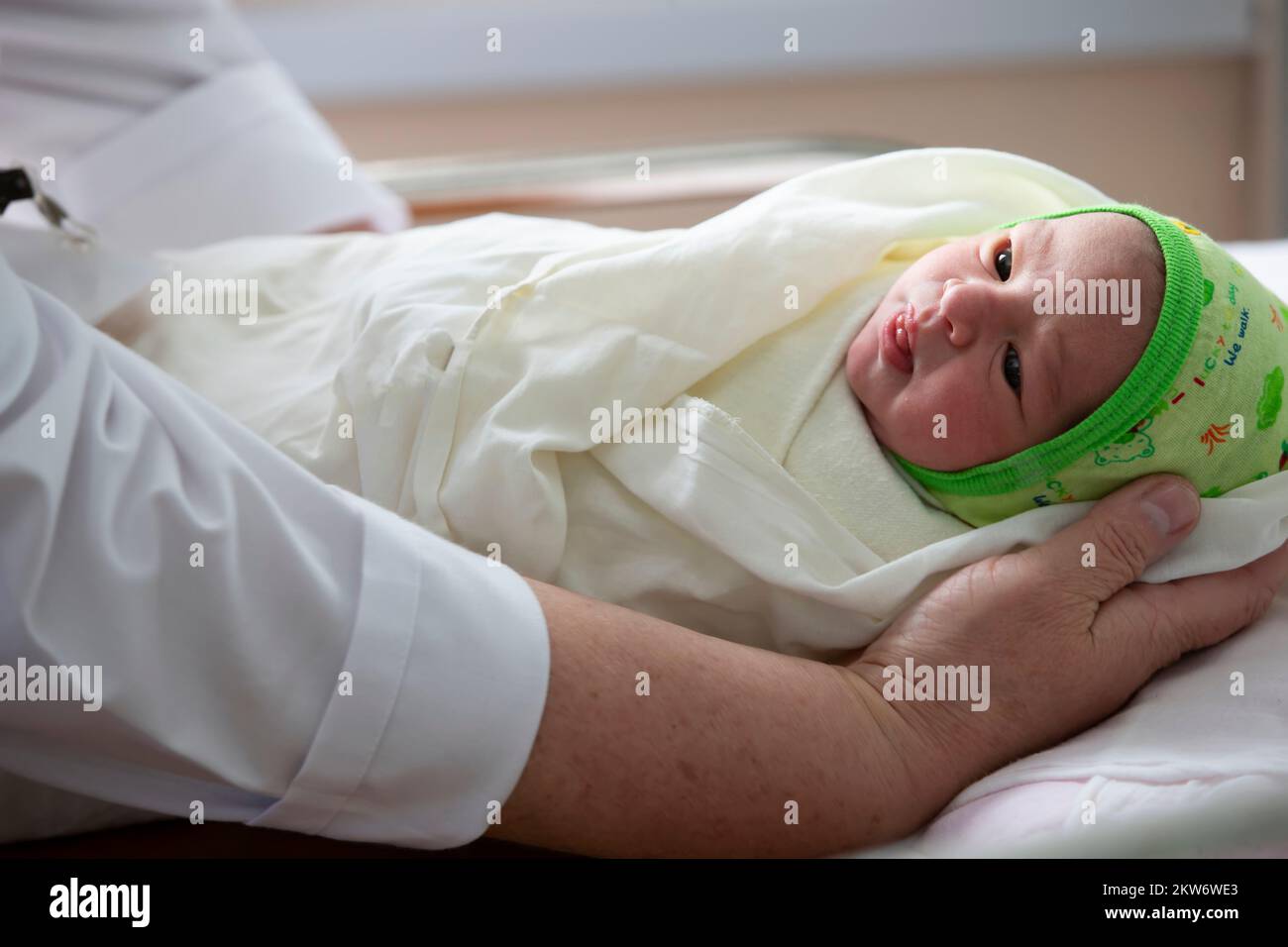 Newborn monitoring hi-res stock photography and images - Alamy