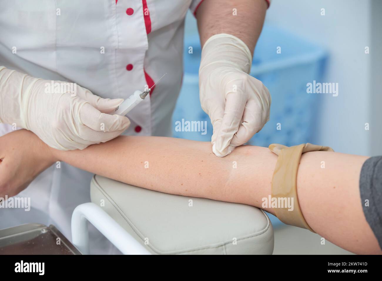 Blood draw man hospital hi-res stock photography and images - Alamy