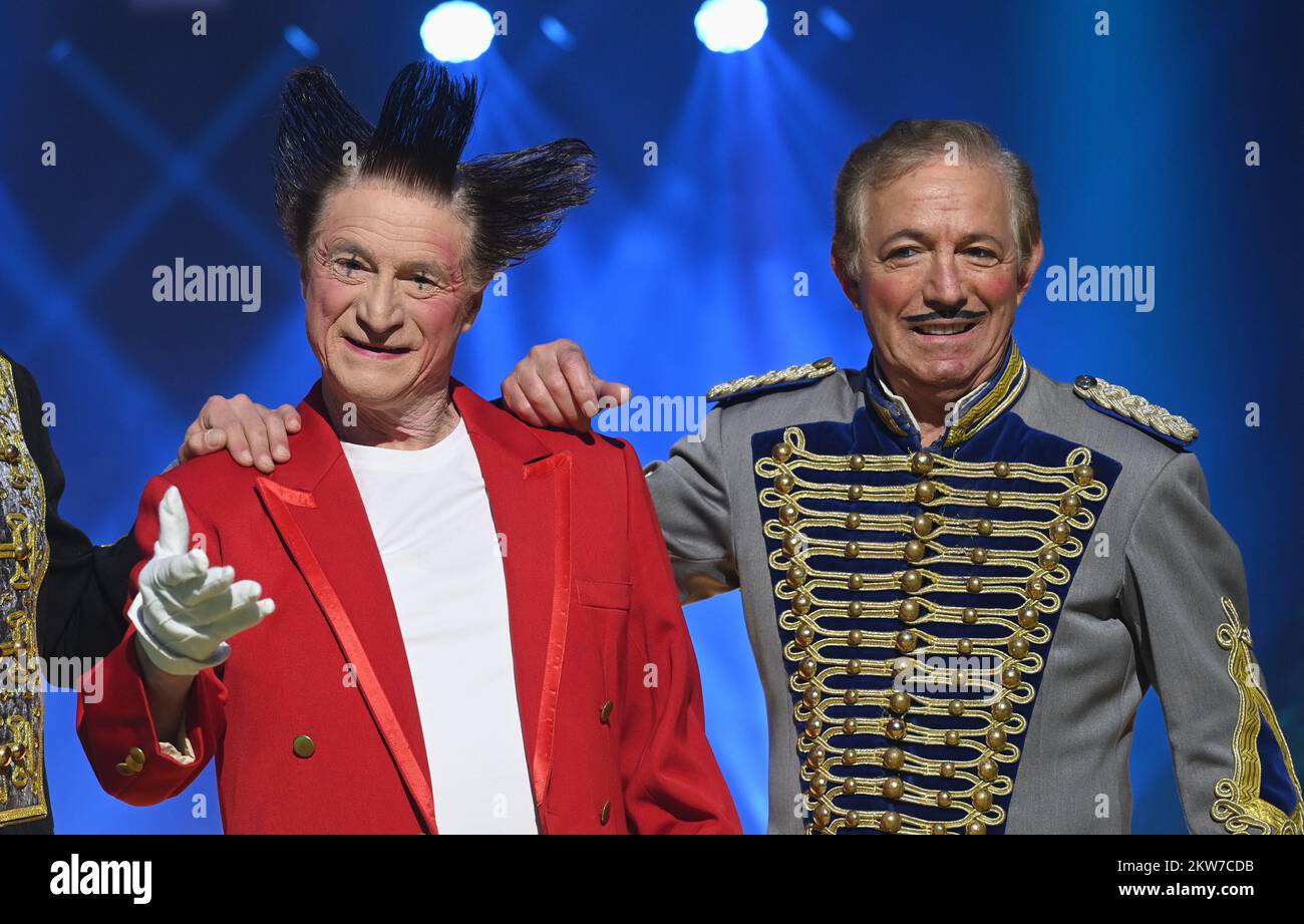 Cologne, Germany. 29th Nov, 2022. Clown duo Daris and Fumagalli (Gianni ...