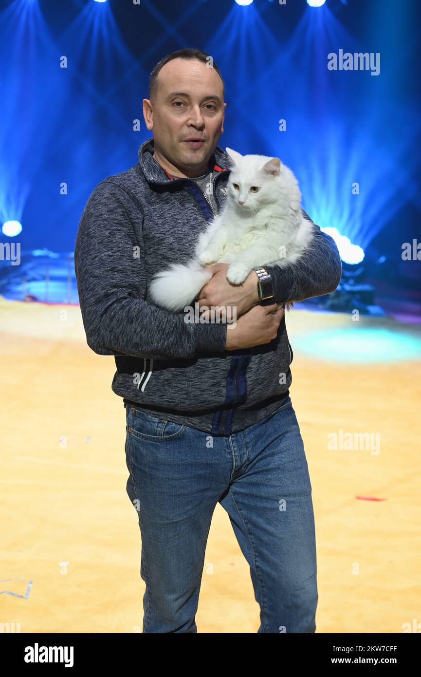 Cologne, Germany. 29th Nov, 2022. Cat show of Vlad Ullander poses in ...