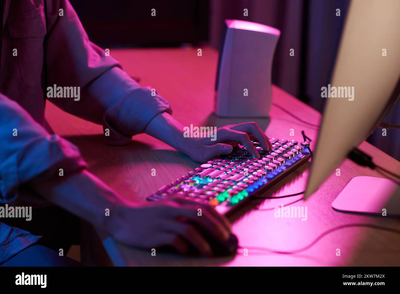 Videogamer winning first person shooter hi-res stock photography and ...