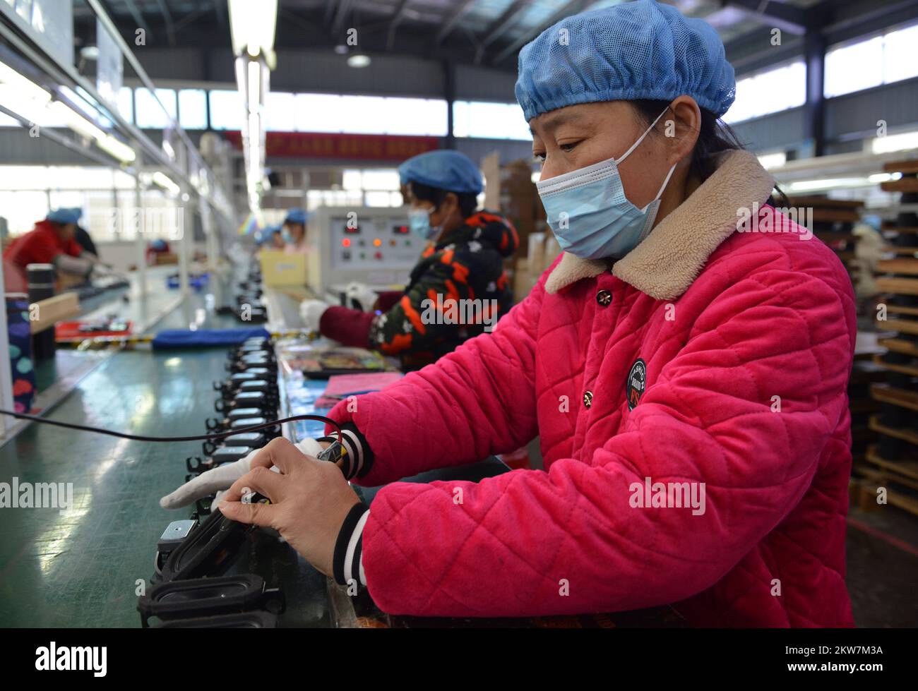 FUYANG, CHINA - NOVEMBER 30, 2022 - Workers assemble loudspeakers at a ...