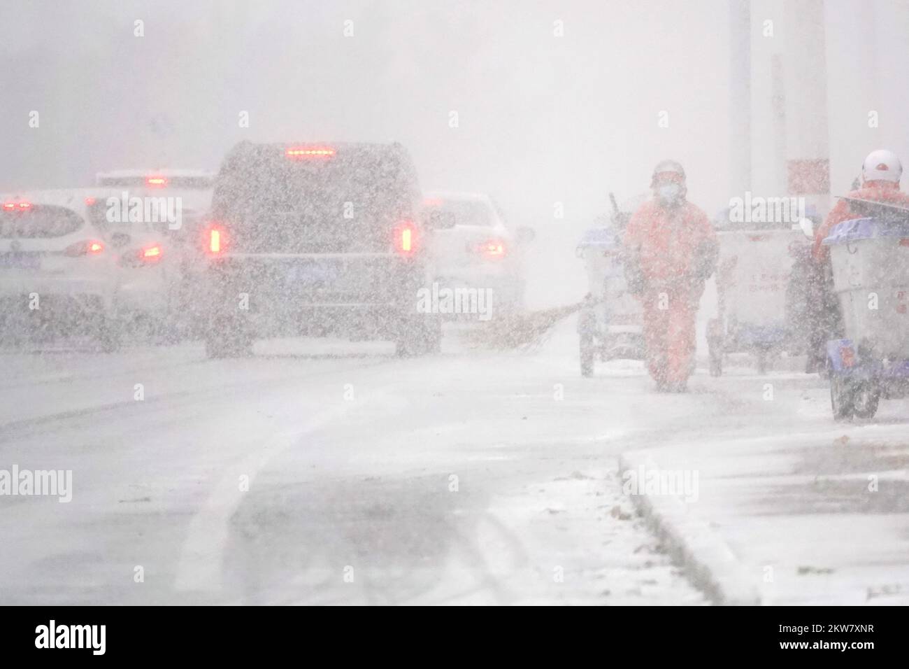 YANTAI, CHINA - NOVEMBER 17, 2022 - Sanitation workers work in snow and ...