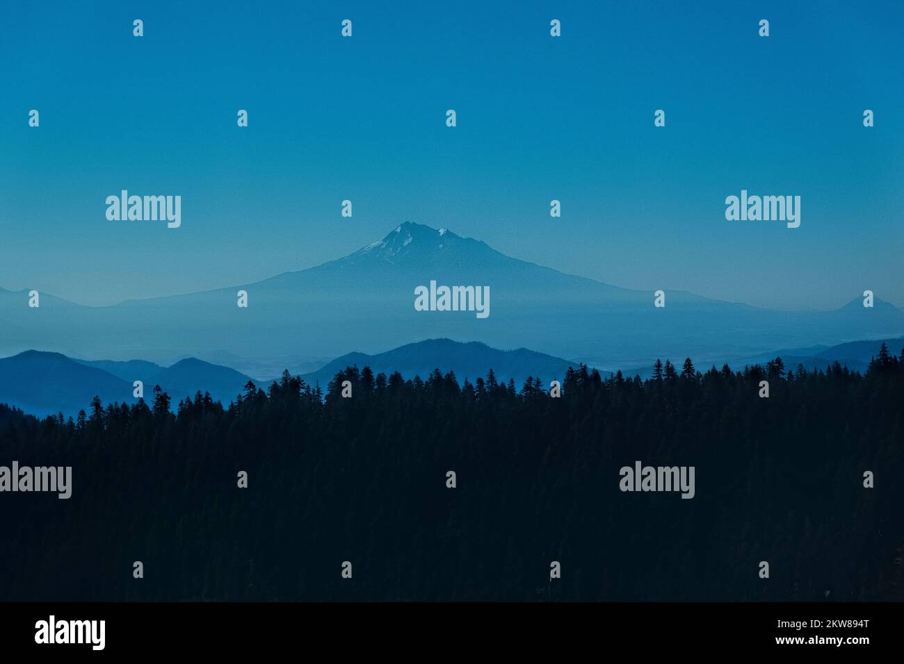 Mount Shasta view, Pacific Crest Trail, California, USA Stock Photo - Alamy