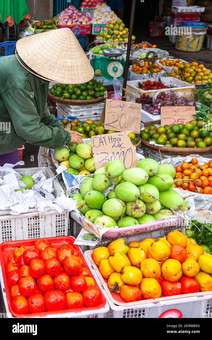 Vietnamese trader working in street market, central Ho Chi Minh City ...