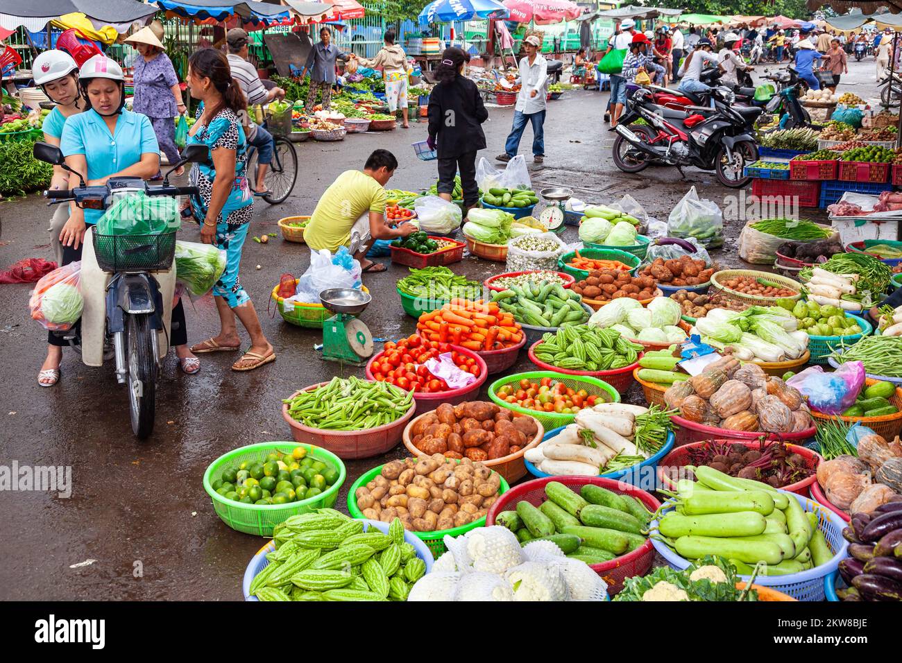Saigon central market hi-res stock photography and images - Alamy