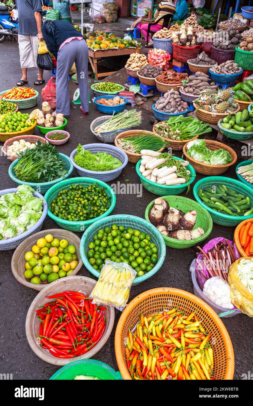 Vietnamese trader working in street narket, central Ho Chi Minh City ...