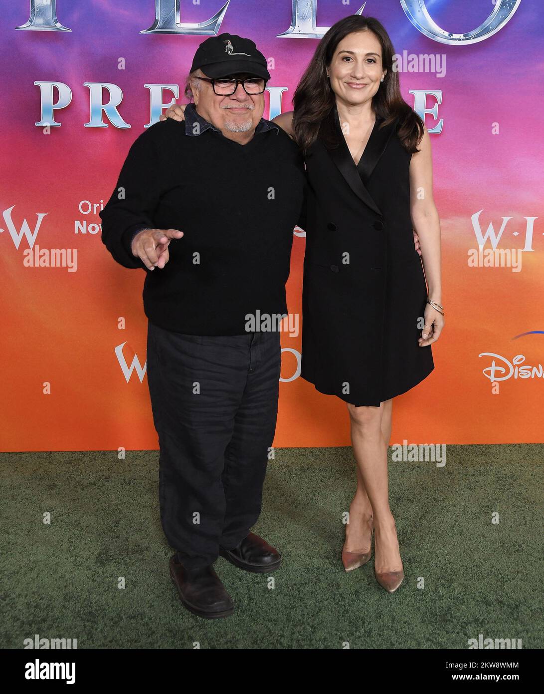 Lucy and danny devito hi-res stock photography and images - Alamy