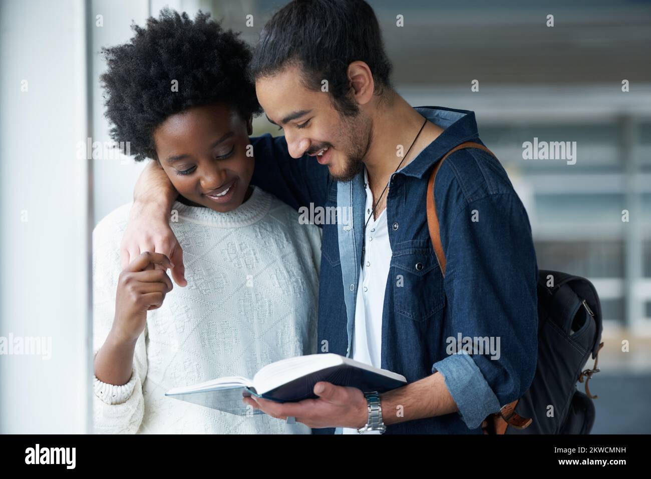 Student couple going college hi-res stock photography and images - Alamy