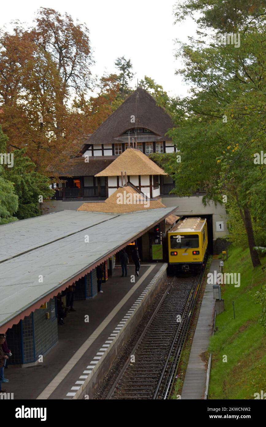 The thatched U bahn railway station at Dahlem-Dorf, LIne 3, Berlin U ...
