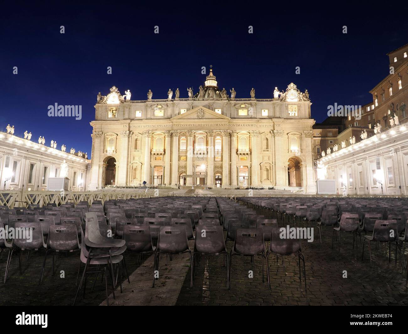 saint peter basilica rome night view Stock Photo - Alamy