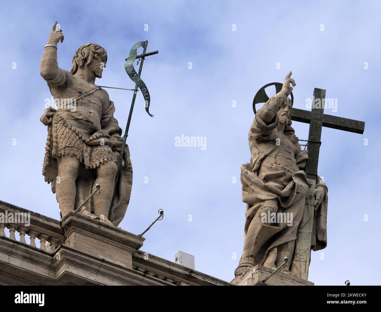 saint peter basilica rome detail of statue on columns roof Stock Photo ...