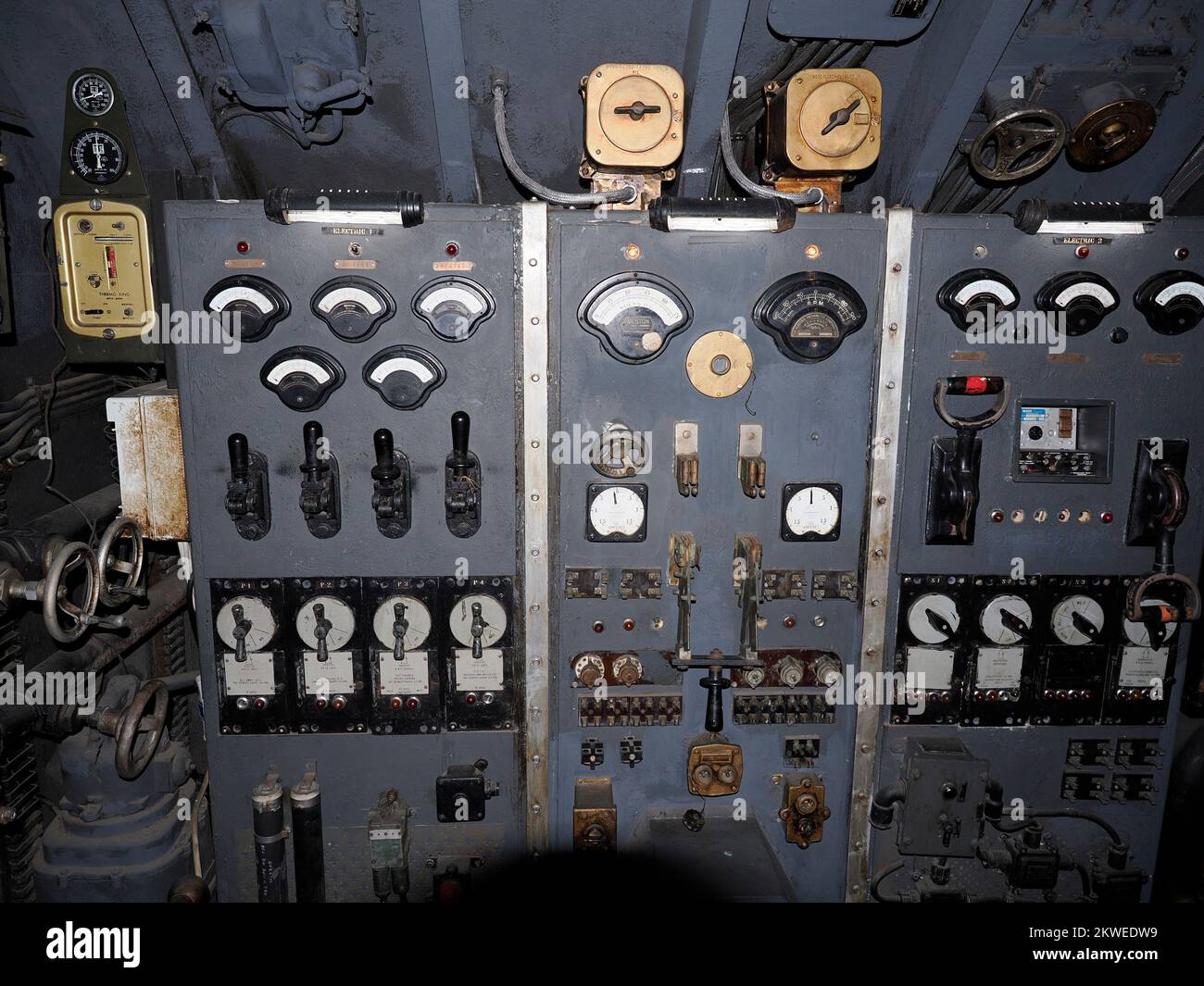 inside ii world war submarine control room detail Stock Photo - Alamy